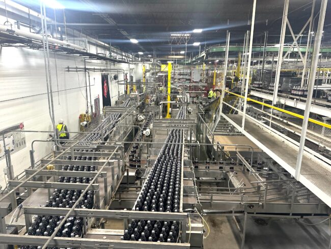 Complete Crown 96 Valve - 600 BPM PET Carbonated Soft Drink Bottling ...